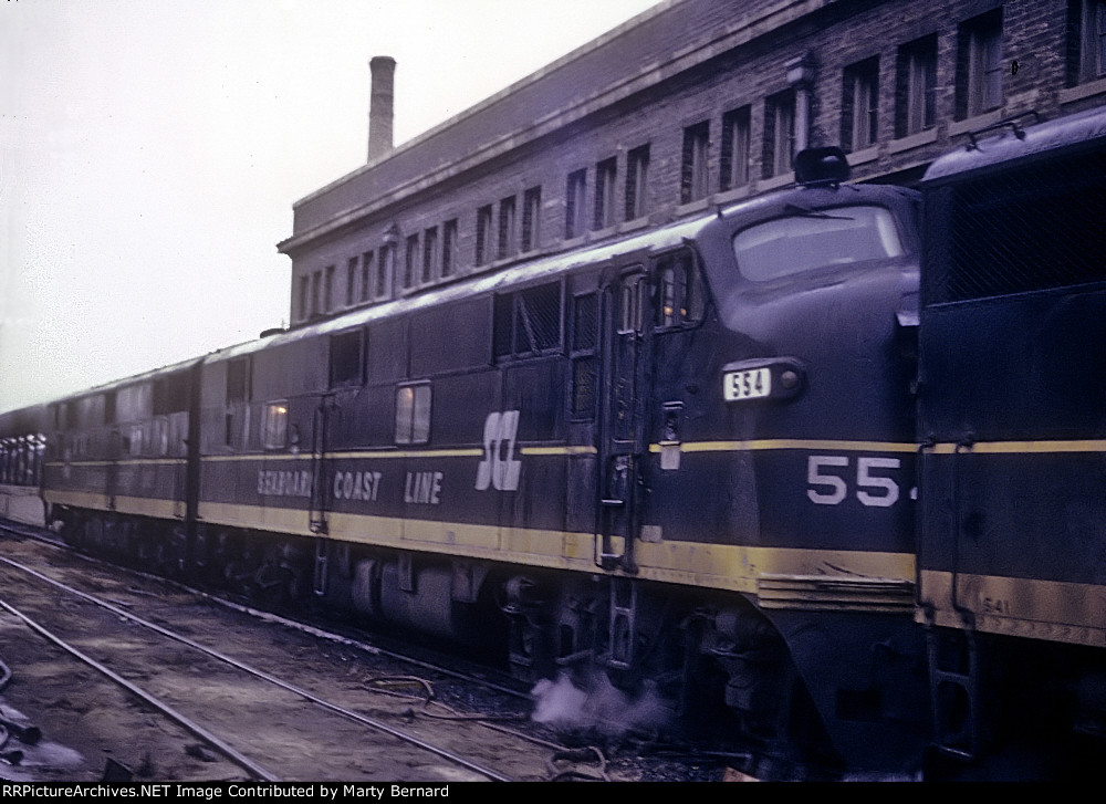 Seaboard Coast Line 554 (ex-SAL 3028) at Broad Street Station